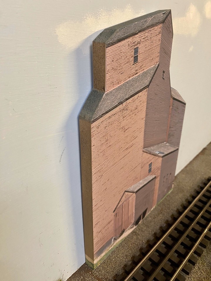 O Scale “ Grain Elevator “ Trackside Building Flat Background - MTH ...