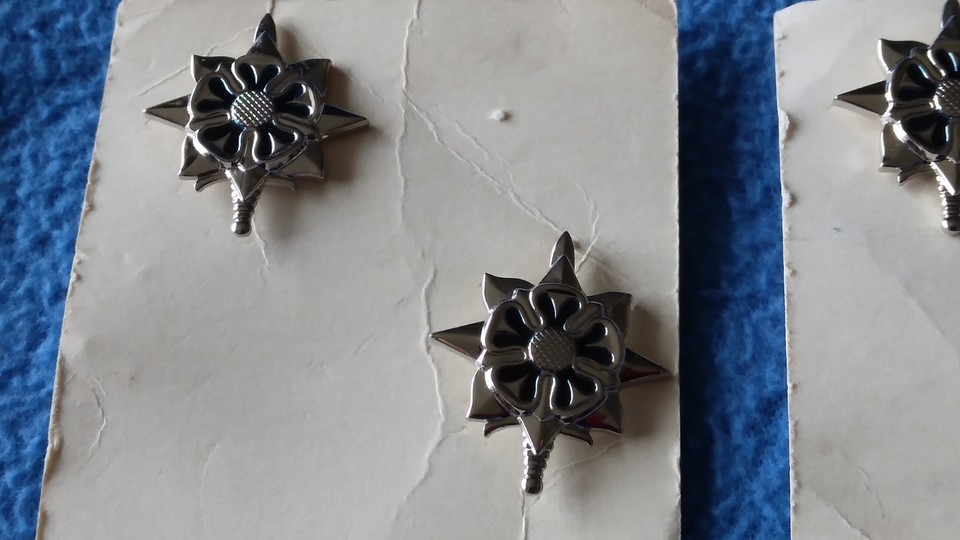 2 PAIRS OF SILVER TONE - OFFICERS MILITARY INTELLIGENCE PINS - NEW ...