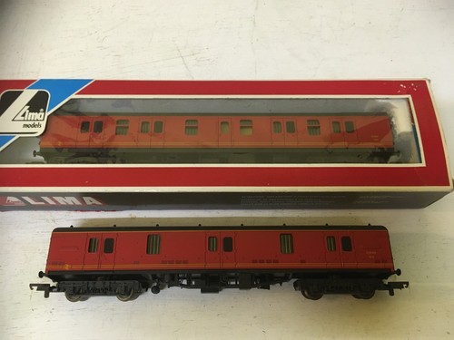 Lot..126z....OO GAUGE LIMA MK1 ROYAL MAIL RED PARCEL VANS...X...2 ...