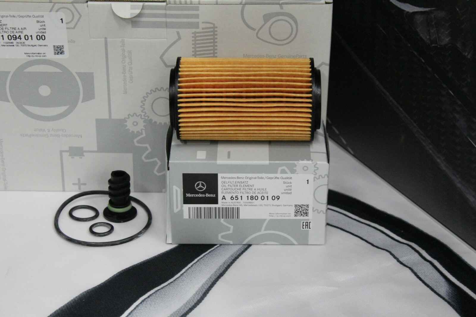Genuine Mercedes-Benz W205 C-Class C220 C250d Oil Filter and Air Filter ...
