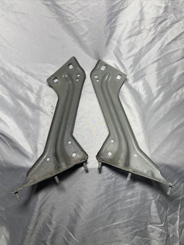 Set of 2 Fender Supports Left-and-Right 8R0821136, 8R0821135 LH & RH ...