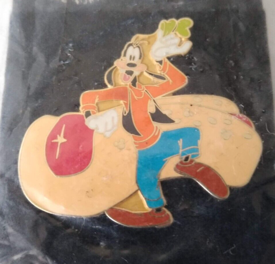 Goofy w/Hot Dog Surprise Release Concession Series DLR Disney Pin 24260 ...