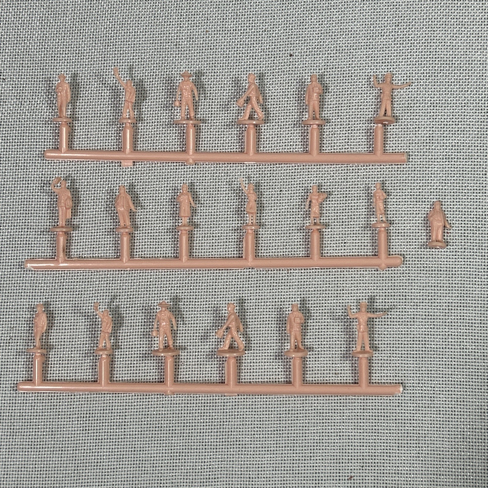 HO Scale Bachmann Plasticville Pink People Figure Lot of 18, Unsealed ...