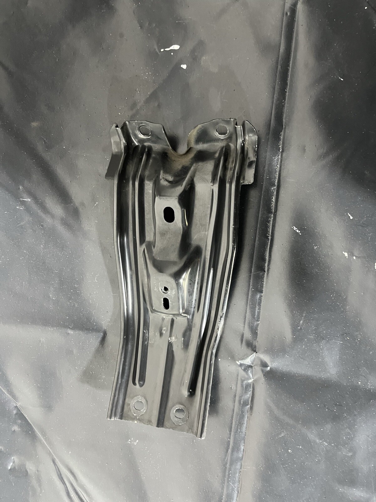 VOLKSWAGEN TIGUAN FRONT CENTRE SUPPORT BRACKET 5NA805567 | eBay UK