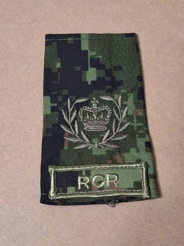 Modern Canadian Army CADPAT Camouflage Master Warrant Officer Epaulette ...