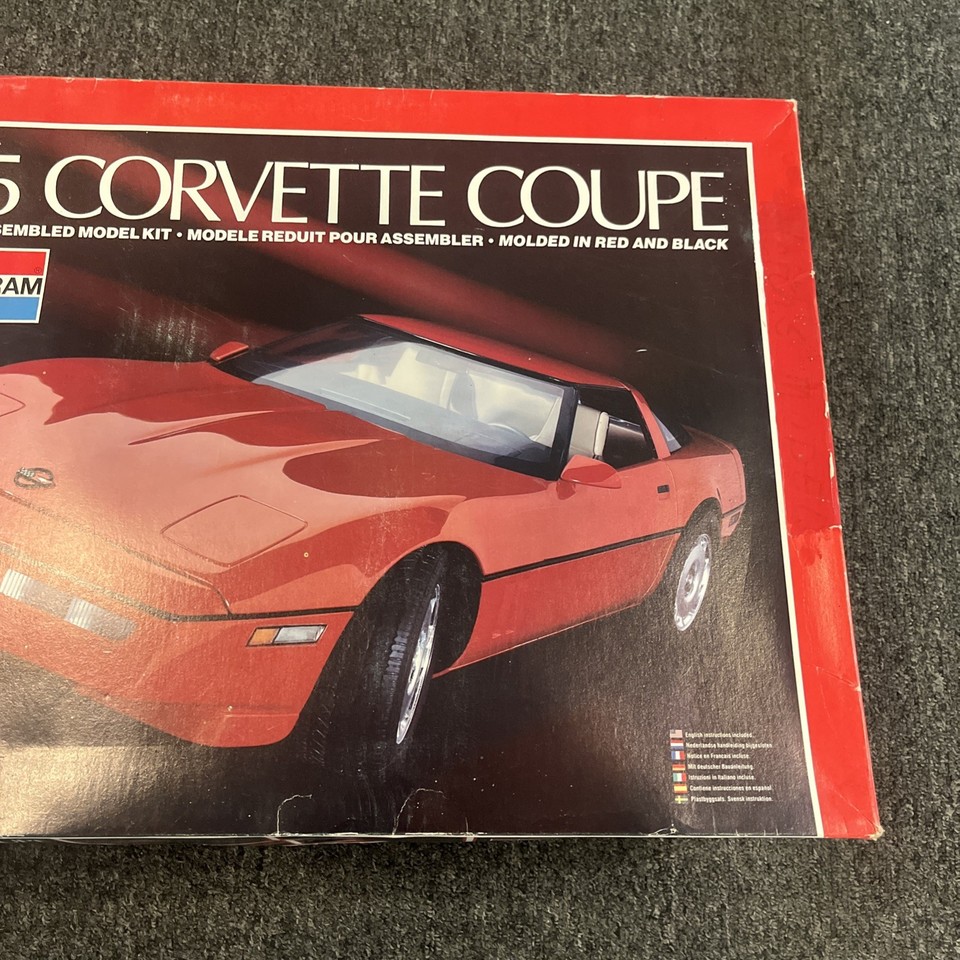 1/8 Monogram 1985 Corvette Coupe Vintage Car Model Kit #2608 - Open Box | eBay