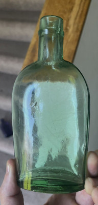 NICE LIGHT GREEN COLORED HALF PINT WHISKEY FLASK 1880'S ERA CLEAN L@@K ...