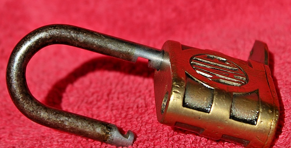 Y&T Cast Brass Padlock & Vintage Yale Key Stamford Connecticut Yale ...