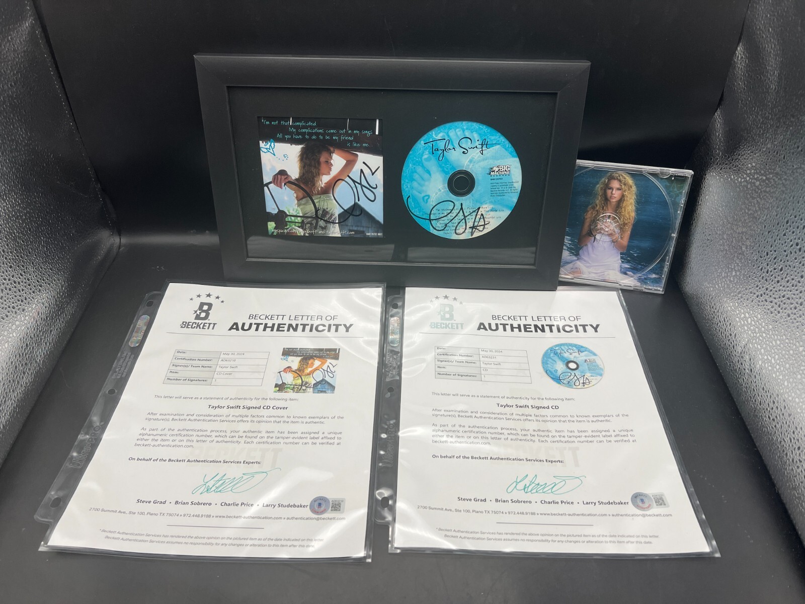 Taylor Swift Autographed Memorabilia | Signed Photo, Jersey ...