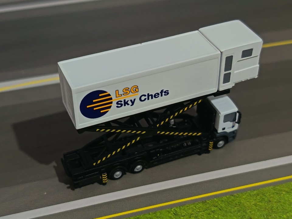 1/200 Airport GSE - dining car - LSG Sky Chefs | eBay