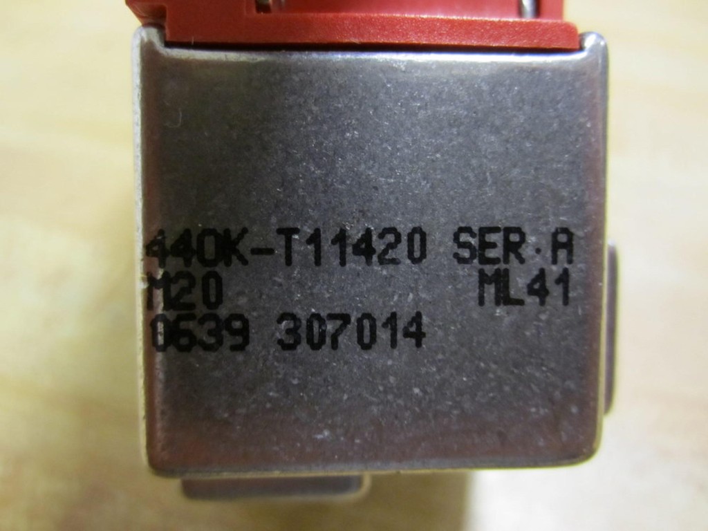 Allen Bradley 440k-t11420 Trojan 6-gd2 Safety Interlock a Switch ...