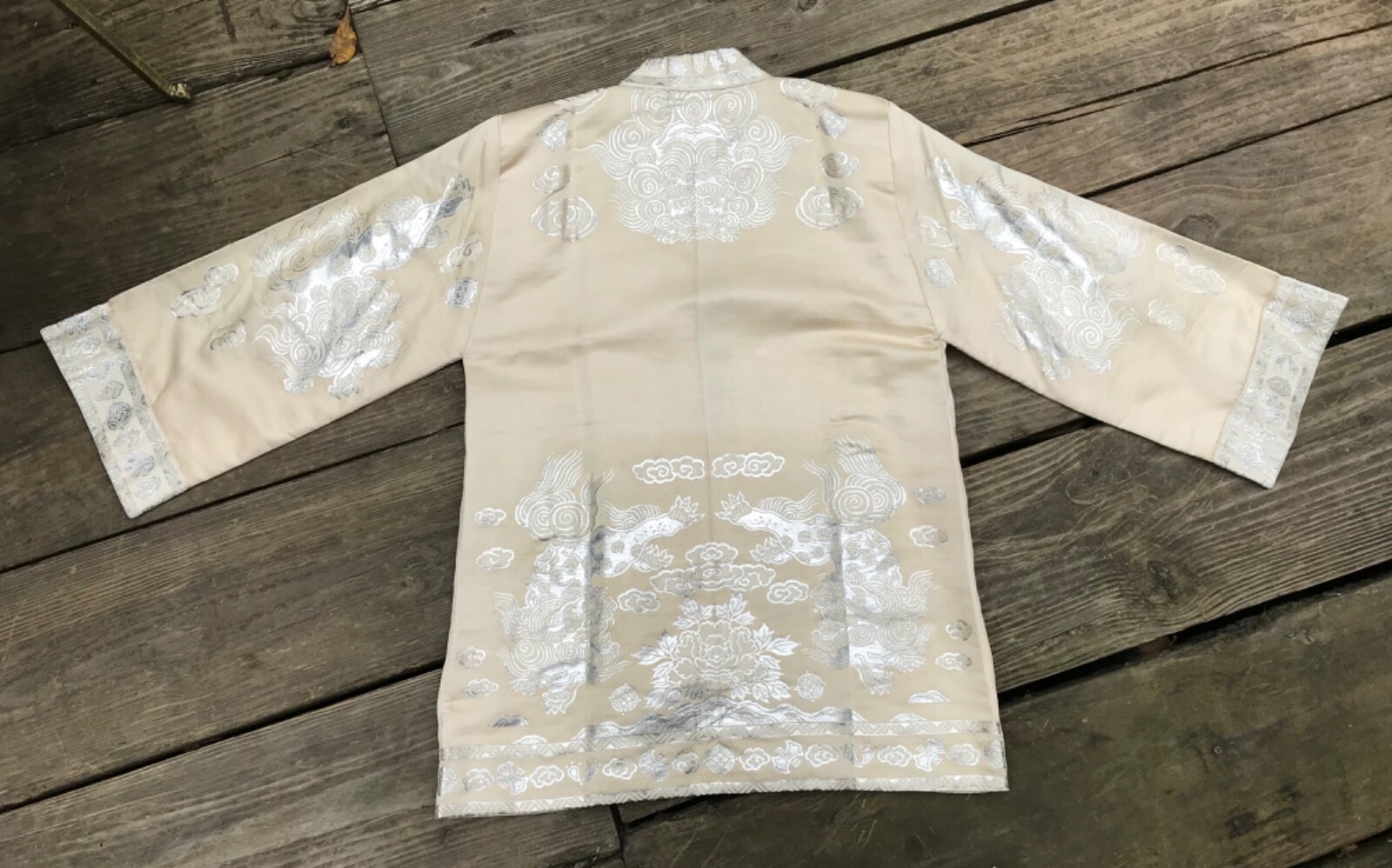 Vintage Japanese Ivory & Silver Embroidered Silk Kimo… - Gem