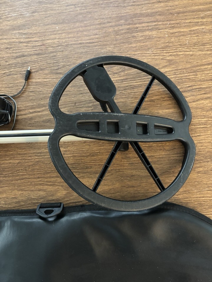 Minelab Explorer XS Metal Detector With Case 2 Coils Battery Pack ...