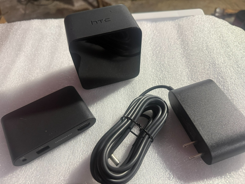 NEW HTC (Set Of Two)Vive Base Station Lighthouse SteamVR Model 2PR8100 ...