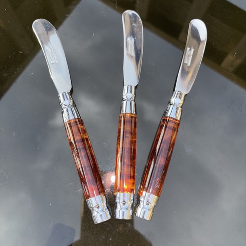 Cambridge Spreaders Stainless Steele With Lucite Amber Handles Set Of 3 ...