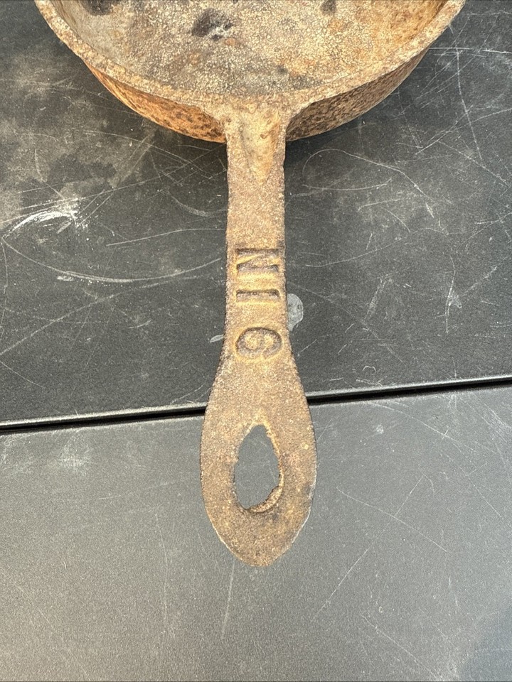 9 In Cast Iron spider Skillet Unbranded Gate Mark, 3 footed cowboy pan ...