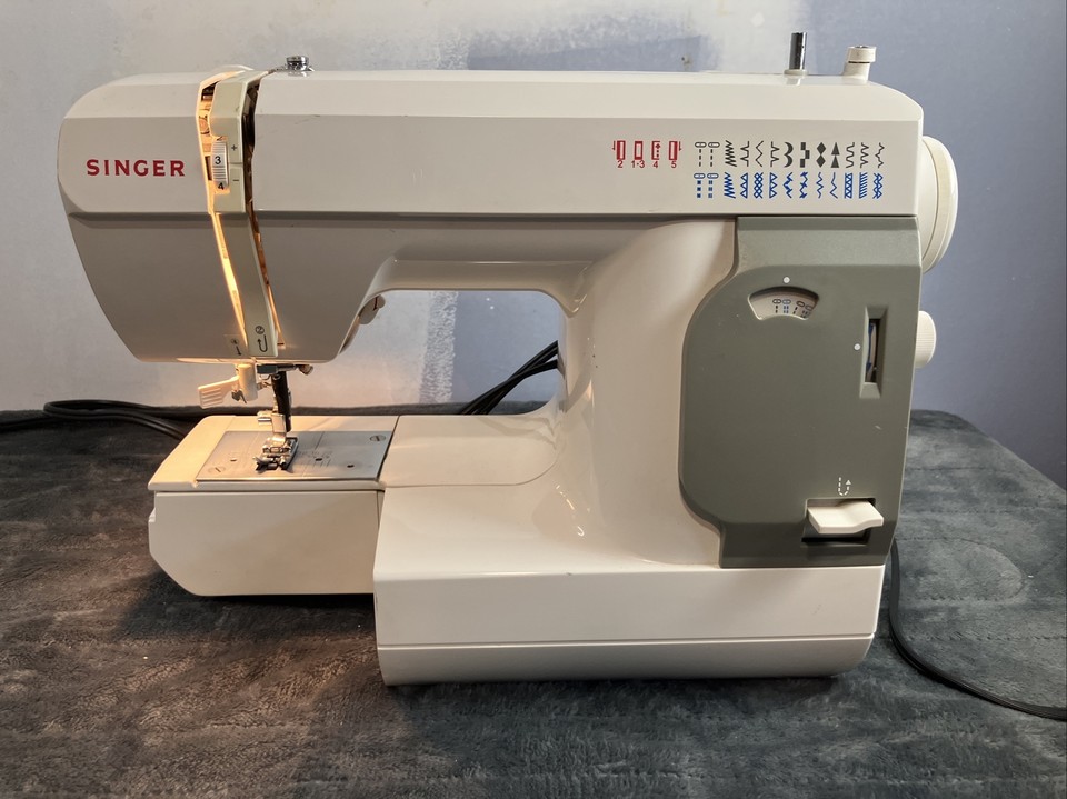 Singer 140Q Sewing Machine Quilt & Sew Patchwork Compact Quilting w ...