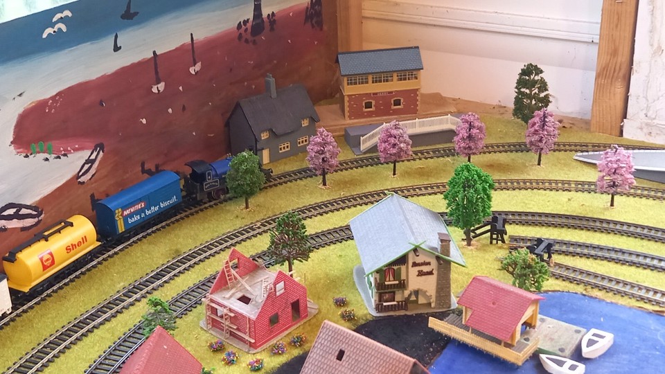 oo gauge layout, 7ft x 4ft with foldable legs can be stored upright ...