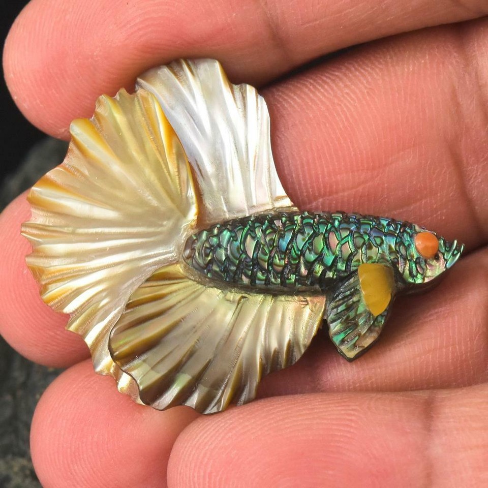 Siamese Betta Fighting Fish Iridescent Multicolor Shell Carving 4.12 g ...
