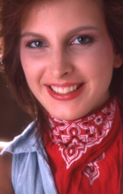 KM1-413 1986 KIM HOWARD SEXY FARM GIRL MODEL ORIG KEN MARCUS 35MM COLOR ...