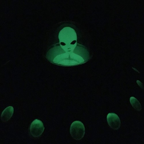 Toys Alien Glow-in-The-Dark UFO Space Ship and Bendable Action Figure ...