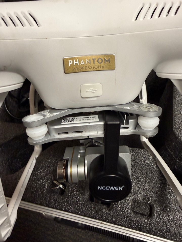 Excellent DJI Phantom 3 Professional Drone Quadcopter w/ Case and 2x ...