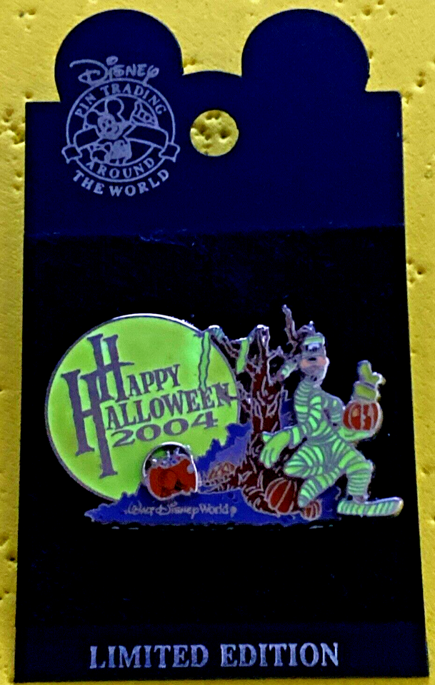DISNEY 2004 HALLOWEEN TRICK OR TREAT GOOFY AS MUMMY GLOW IN THE DARK LE ...
