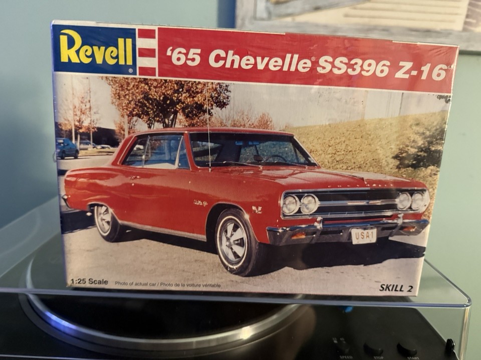 Revell 1965 Chevrolet Chevelle Z-16 SS 396 Big Block 1:25 Scale Model ...
