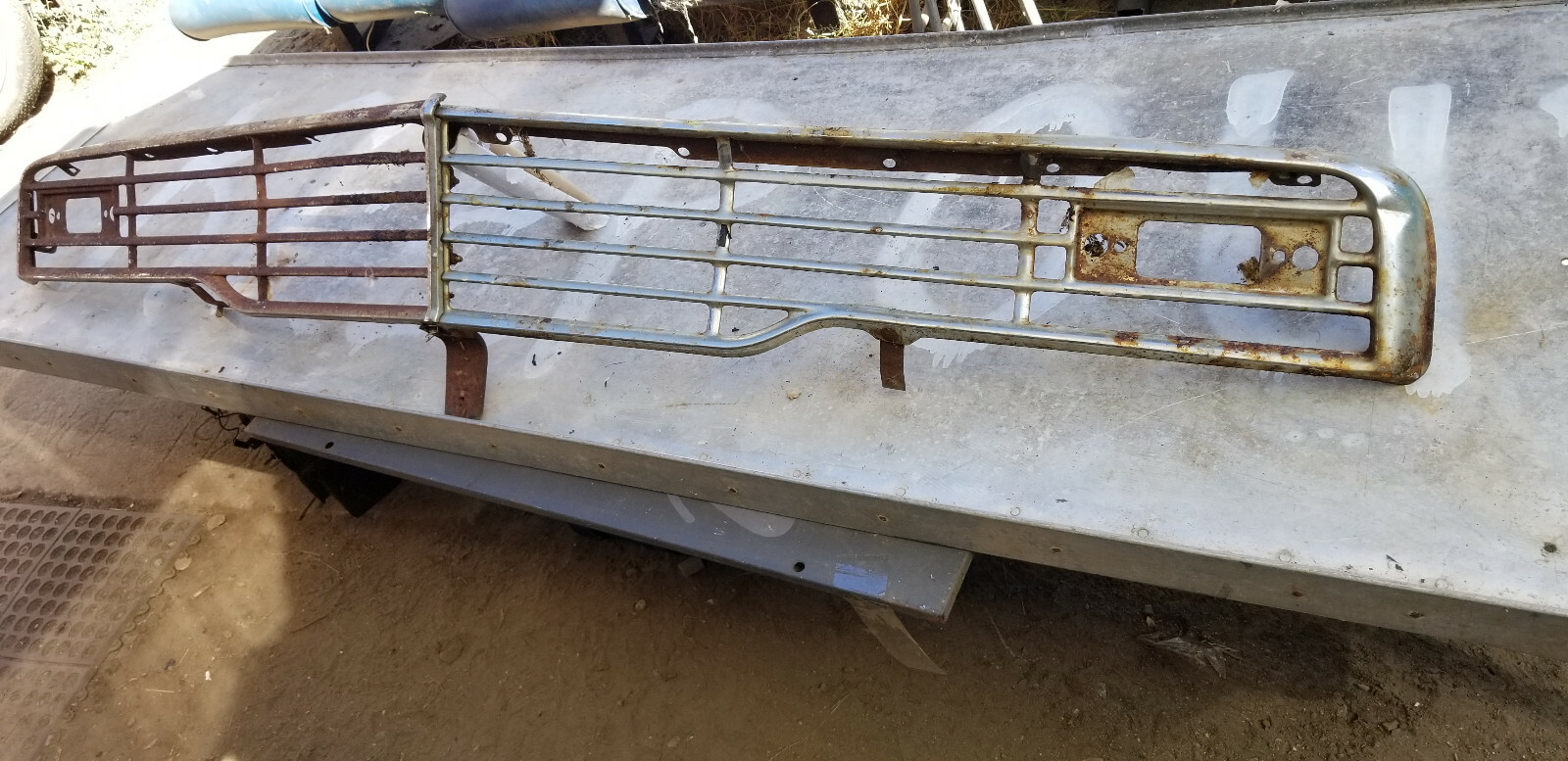 1957 Ford Ranchero Grille | Front | OE Ad# 9224 | OE