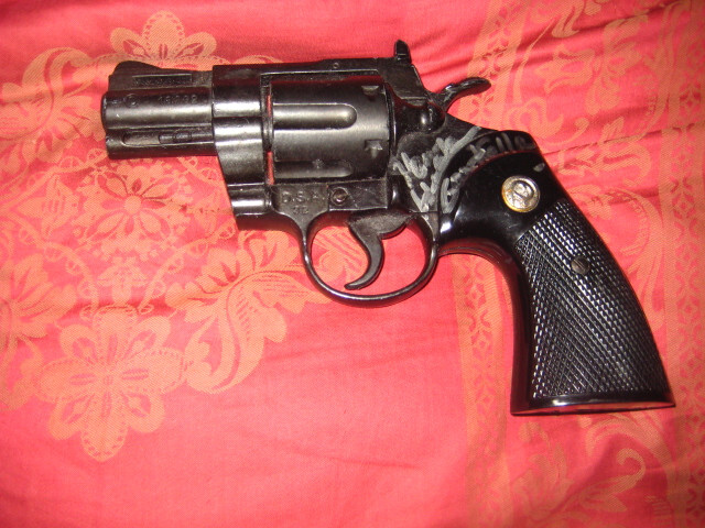 HENRY HILL GOODFELLA AUTOGRAPHED MOVIE GUN IN GOODFELLAS SIGNED BY ...