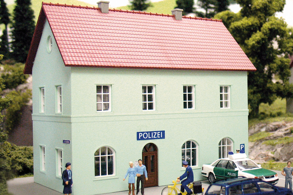 PIKO HO Scale Police Station Building Kit 61836 for sale online | eBay