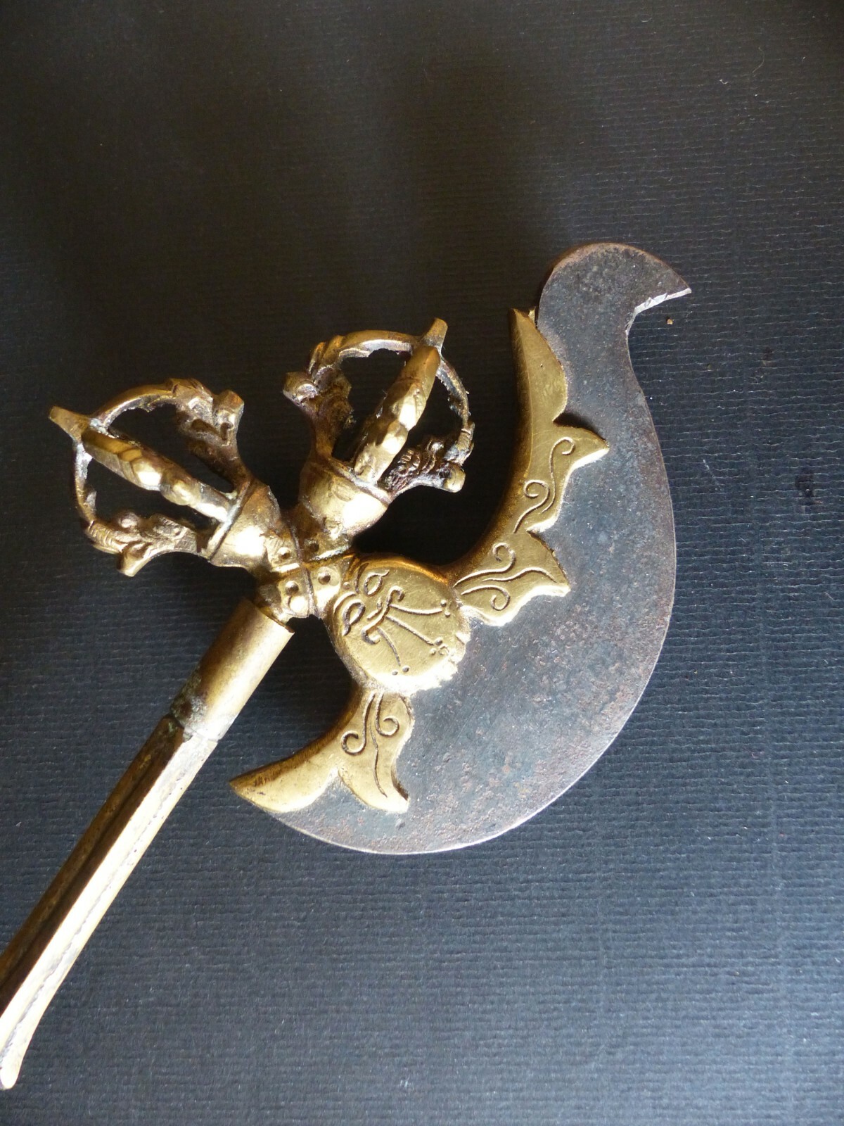 ANTIQUE PARASHU (RITUAL AXE) WITH 3 HALF-VAJRAS – TIBET – SECOND HALF ...