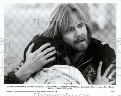 1976 Press Photo Jon Voight And Robert Carradine In Coming Home Movie