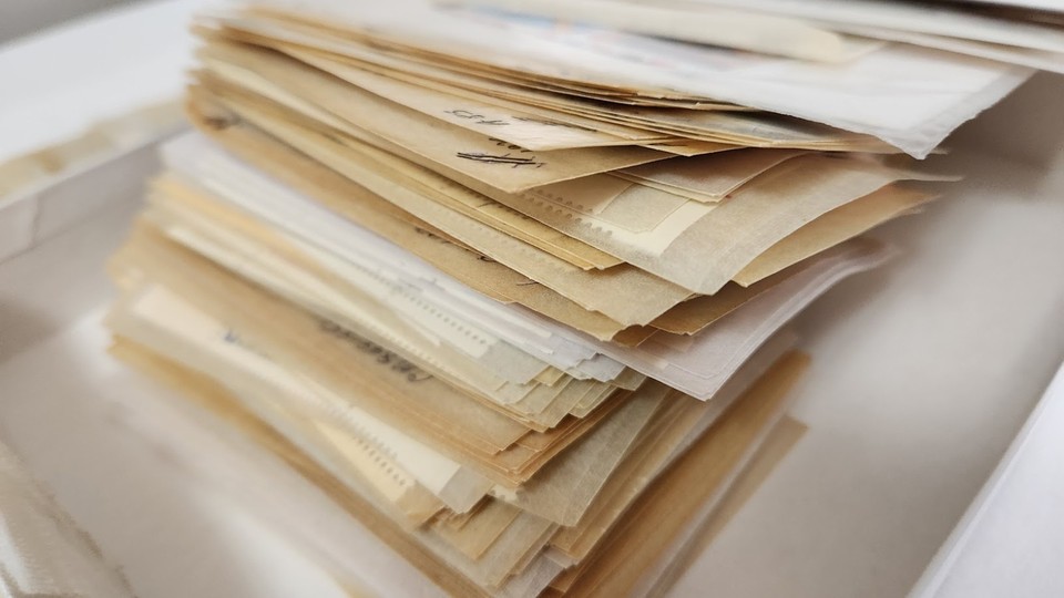 Vintage USA Stamps 1900s ~ hundreds of packs of 4 in each wax envelope ...