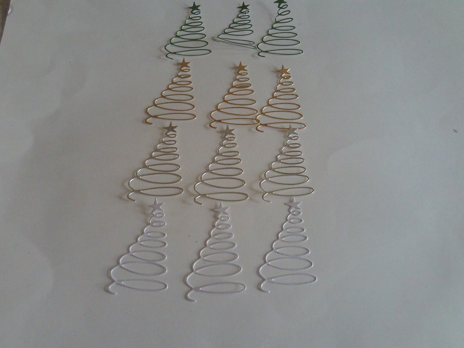 PACK OF 12 DIE CUT SQUIGGLE CHRISTMAS TREES IN IN 4 COLOURS | eBay UK