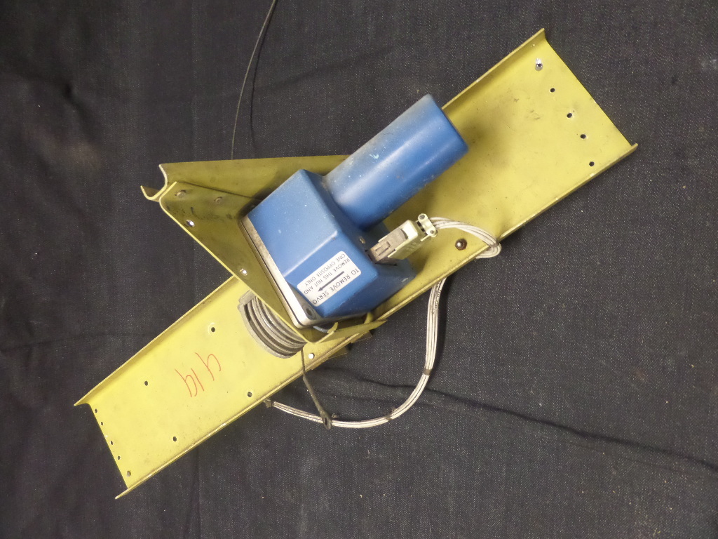 TWIN CESSNA 414 BENDIX AUTO PILOT SERVO CABLE AND MOUNT ASSY | eBay