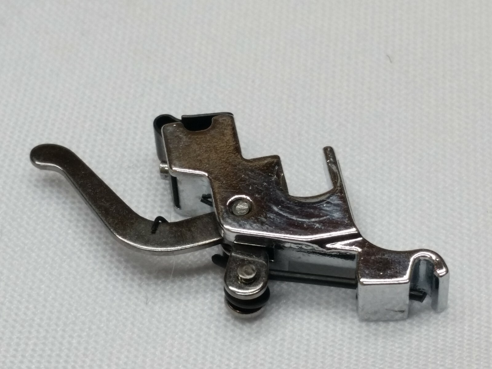 SINGER Simple 2263 Sewing Machine Metal Bobbin Case & Bobbins ...