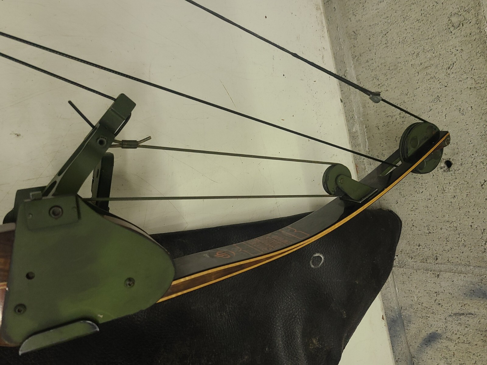 DAMON HOWATT SUPER DIABLO COMPOUND BOW HUNTING W/Original Case | eBay