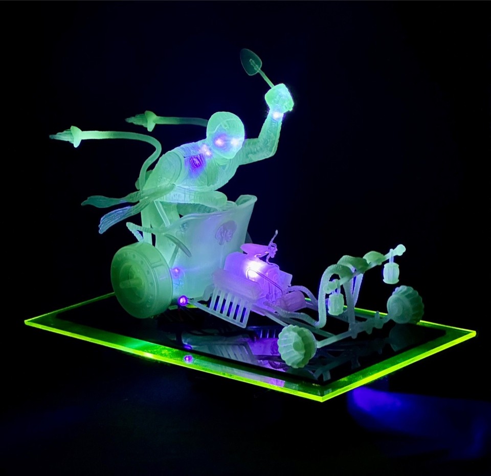 Polar Lights Aurora Mummy's Chariot Glow model kit built with color ...