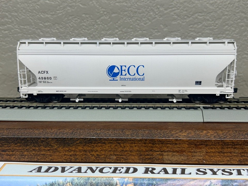 ECC INTERNATIONAL CYLINDRICAL COVERED 4650cu ft 3 BAY HOPPER CAR HO ...