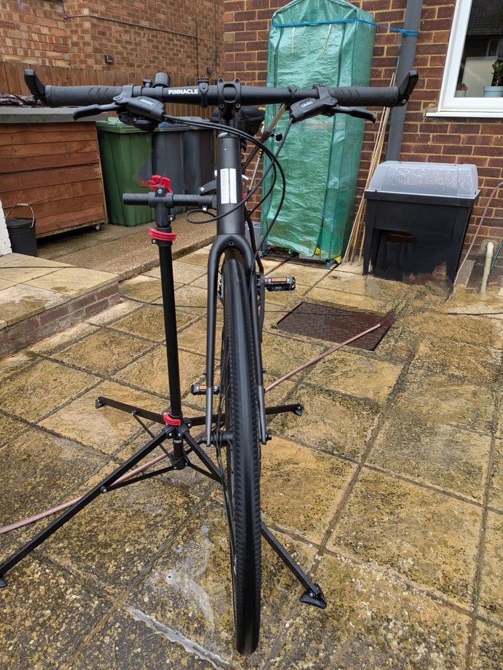 Mens Bicycle 2020 Pinnacle Neon 5 ultra light frame and Hydraulic ...