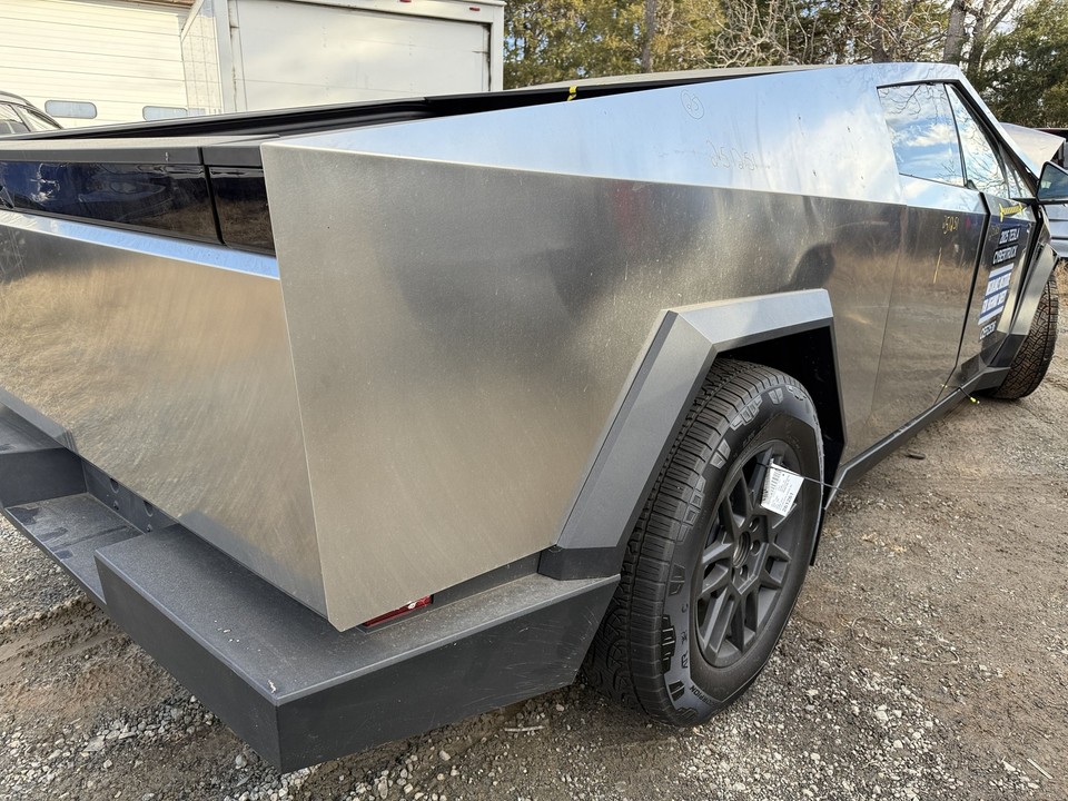 2025 Cybertruck MCU Media Control Unit w/o Full Self Driving IIHS Test ...