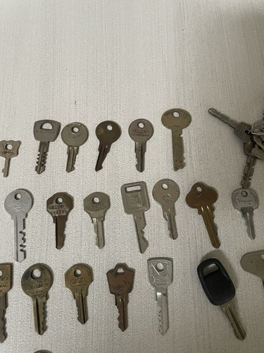 Lot Of 180+ Vintage Truck Keys Master GM Chrysler Milwaukee Etc Variety ...