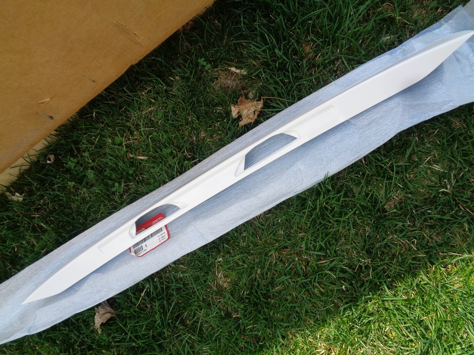 GENUINE 74890-S5P-A10ZD HONDA 01-05 CIVIC REAR LICENSE PLATE GARISH ...