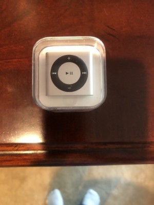 Apple iPod shuffle 4th Generation 2gb Silver/Black (Please Read ...
