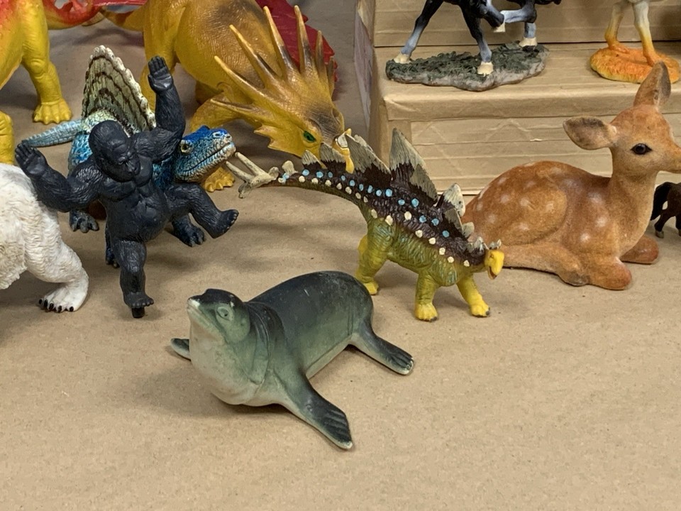 Vintage - Modern 33pc Animal Lot Plastic Rubber Resin Dragons Dinos ...