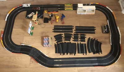 Scalextric 1:32 Classic Track Layout With Cars & Accessories. Slot Car ...