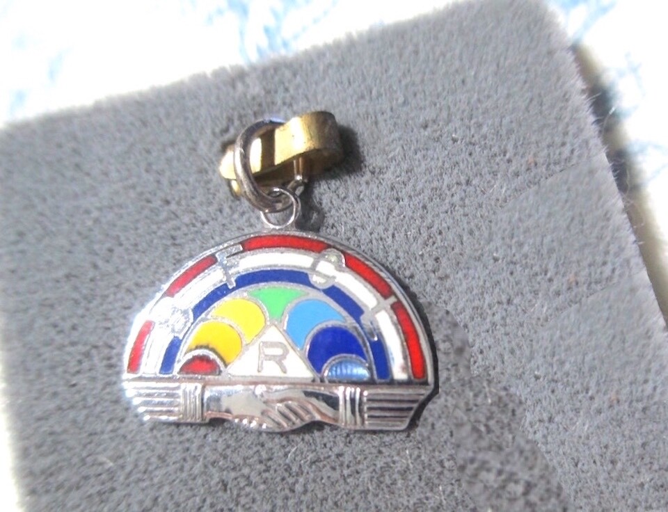 Estate 50s-60s NOC Ster enam DISK CHARM: pretty RAINBOW GIRLS emblem | eBay