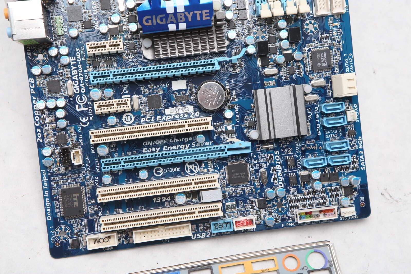 Gigabyte GA-870A-UD3 AMD ATX Motherboard + AMD Phenom II X6 1055T 2 ...