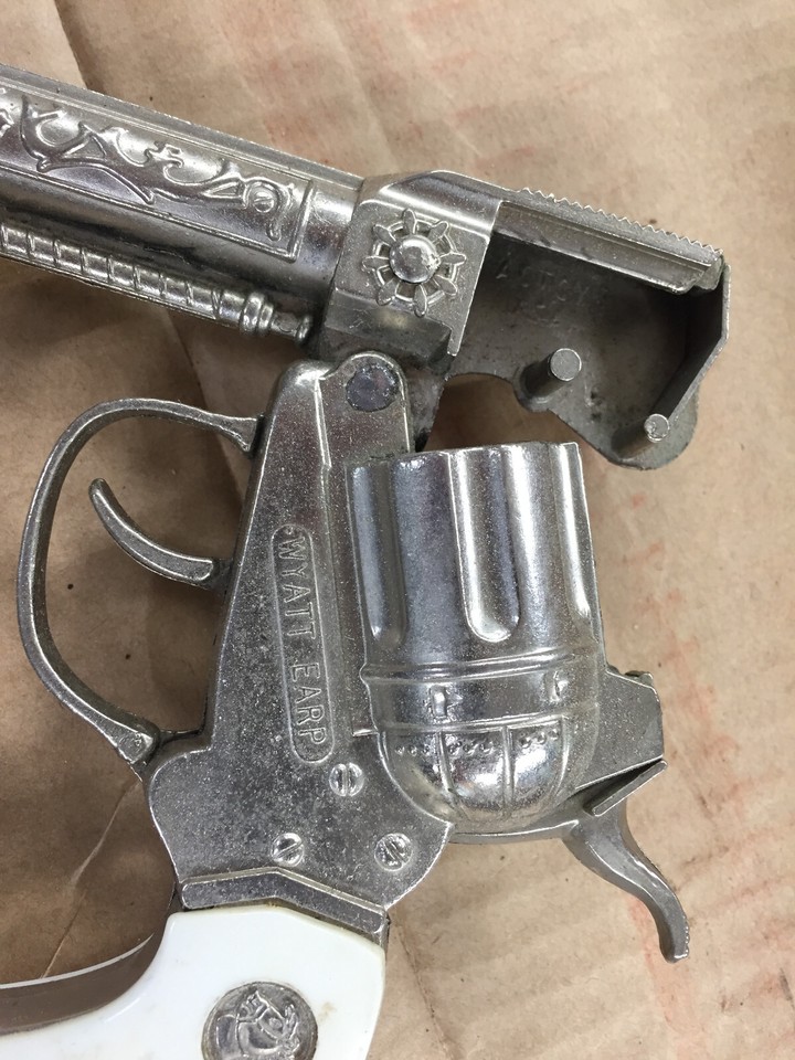 1950's TV WYATT EARP NAMED SINGLE CAP GUN RIG BRAVE COURAGEOUS AND BOLD ...